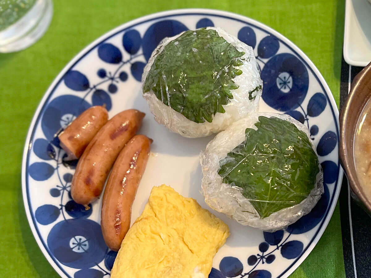 【自炊】ごま油香るやみつき大葉おにぎり、本当にやみつきのおいしさだった – tsutachi.co