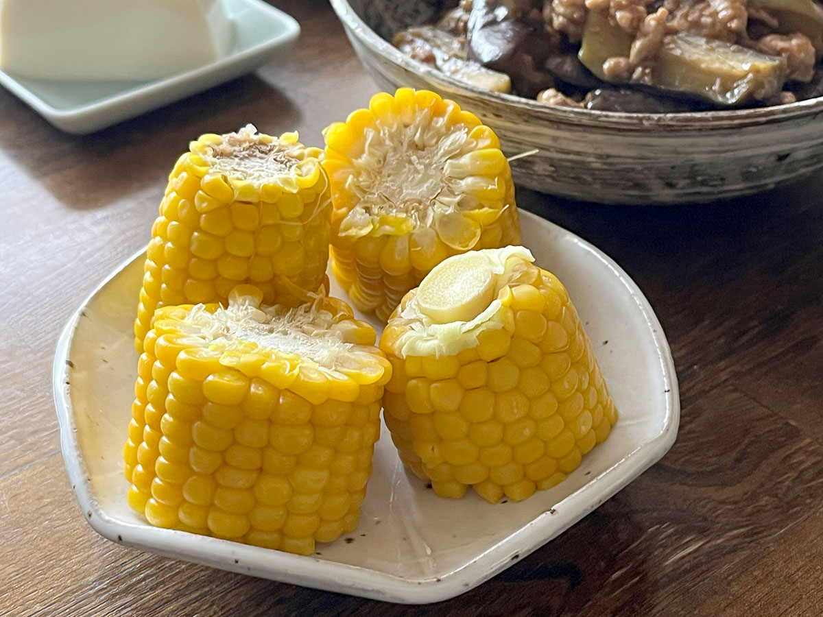 とうもろこしは皮を全部剥く – tsutachi.co